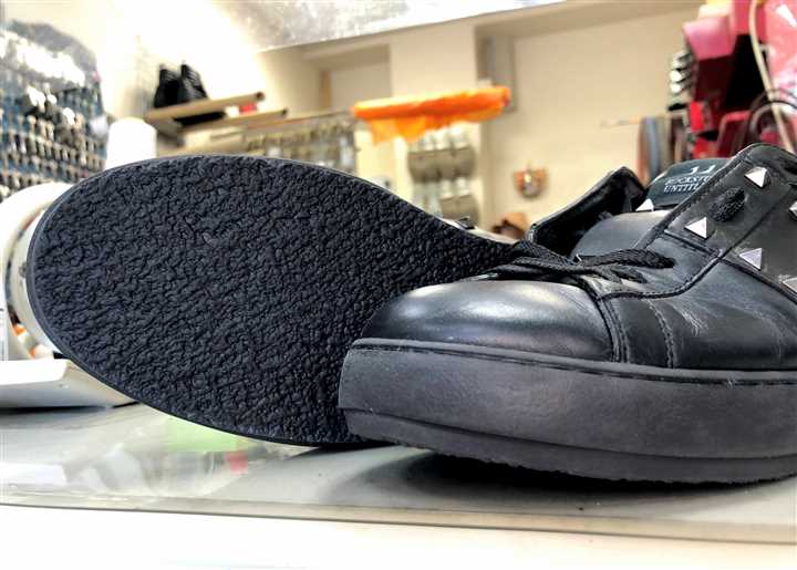 VALENTINOのスニーカー修理を専門家が詳しく解説します|くつ修理なかじま